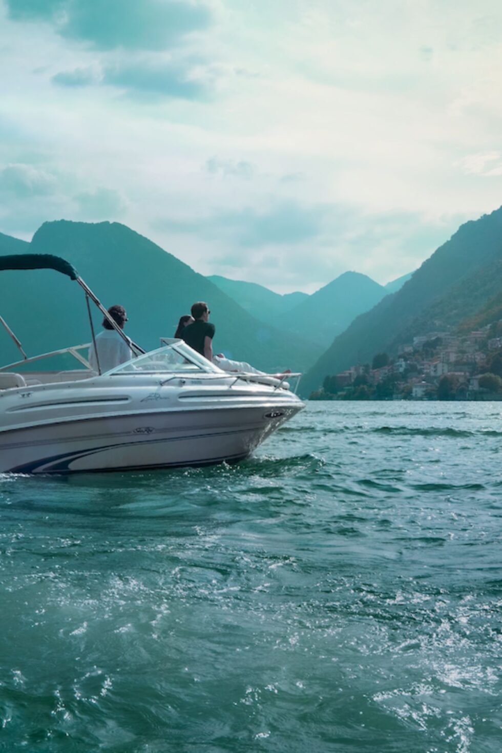 Book your best boat tour with skipper on Lake Como